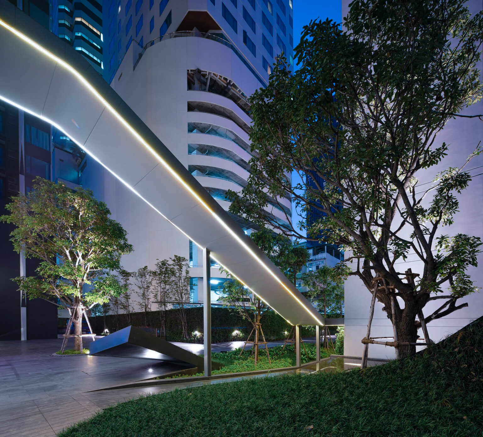 Commercial Outdoor Lighting: Solutions & Tips For Businesses